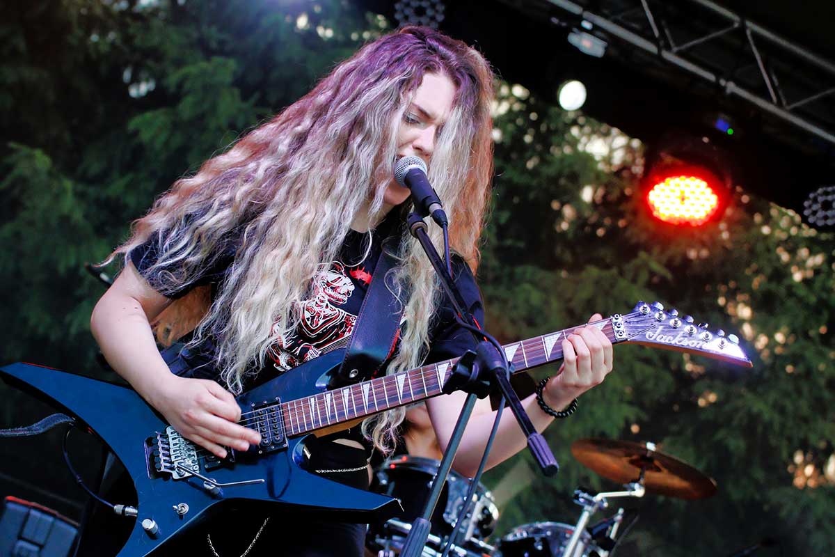 Alexandra Lioness - Session studio & live gitaristkinja iz Beograda